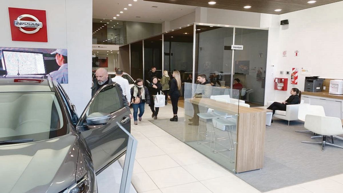 Autos: reabren concesionarias con precios 40% más bajos en dólares ...