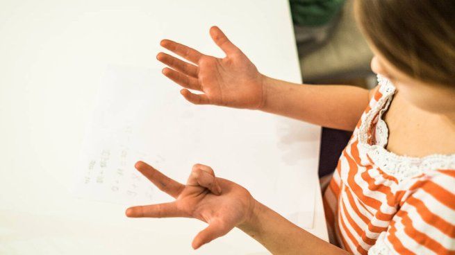 Contar con los dedos potencia capacidades matemáticas de los niños