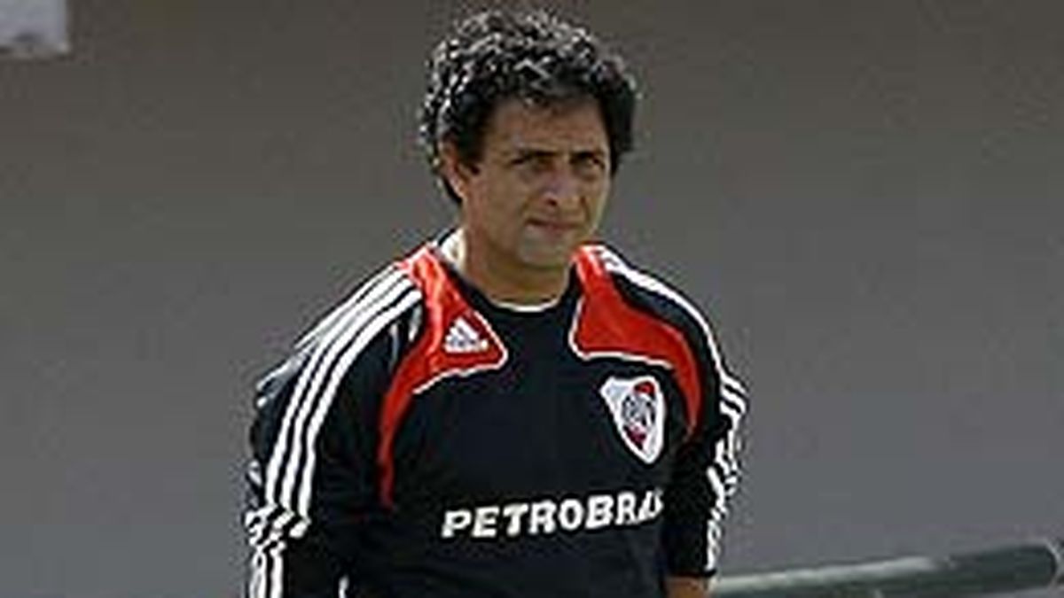 Astrada no dejó entrenar a Villalva por llegar tarde