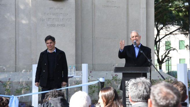 Axel Kicillof y Julio Alak reinauguraron la Plaza Rocha en La Plata
