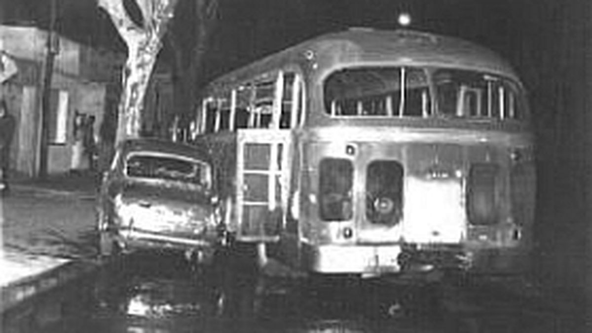 Reabren investigación contra Montoneros por ataque a un micro policial