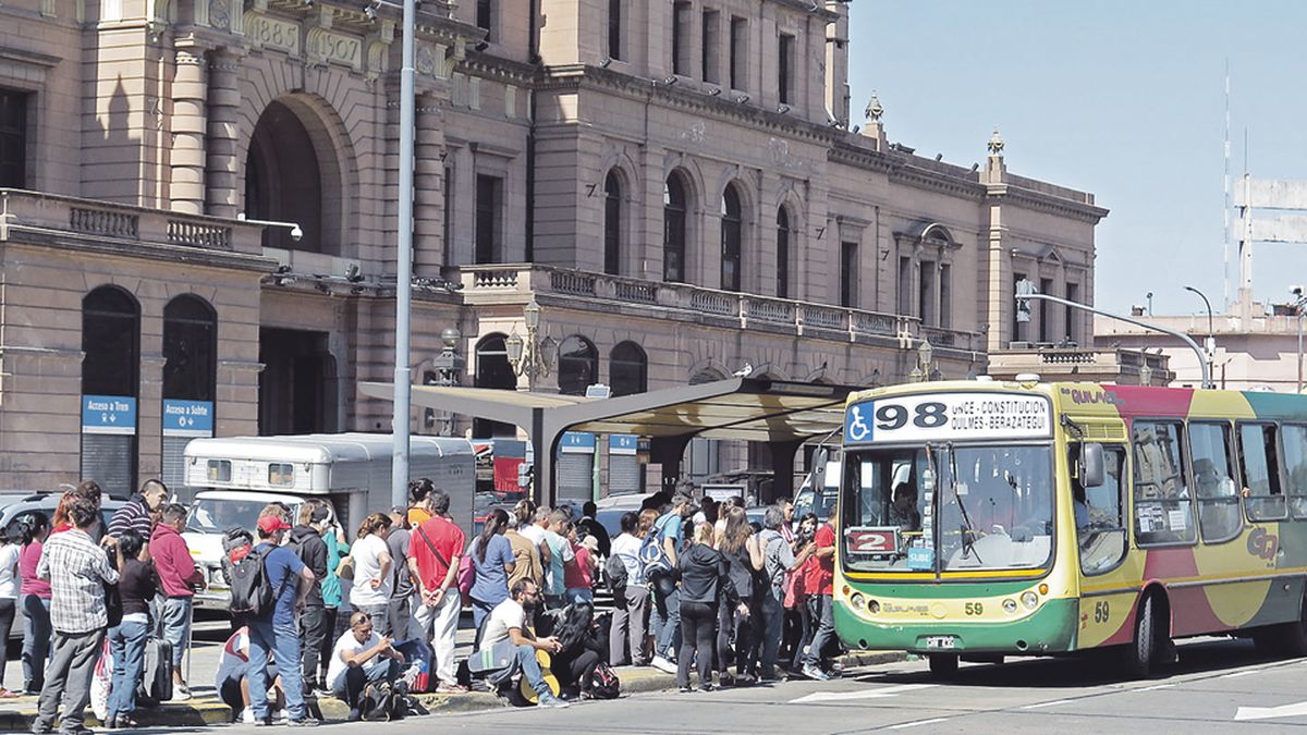 Terminó el paro de colectivos en 80 líneas y lentamente se reanudan los ...