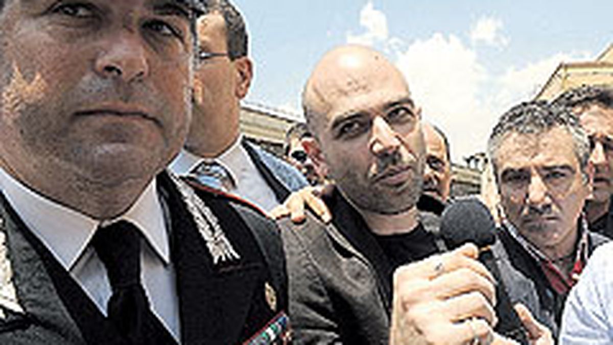 Mafia jura matar al escritor del momento