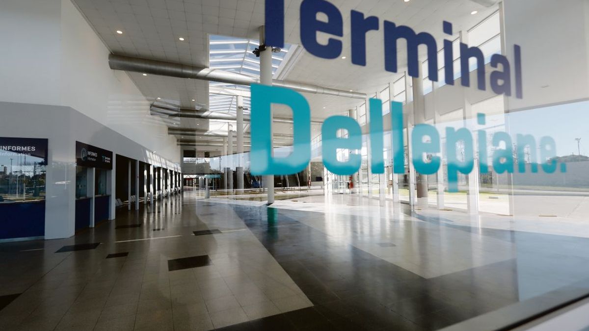 País insólito: una terminal de micros inaugurada hace 2 años que no se usa