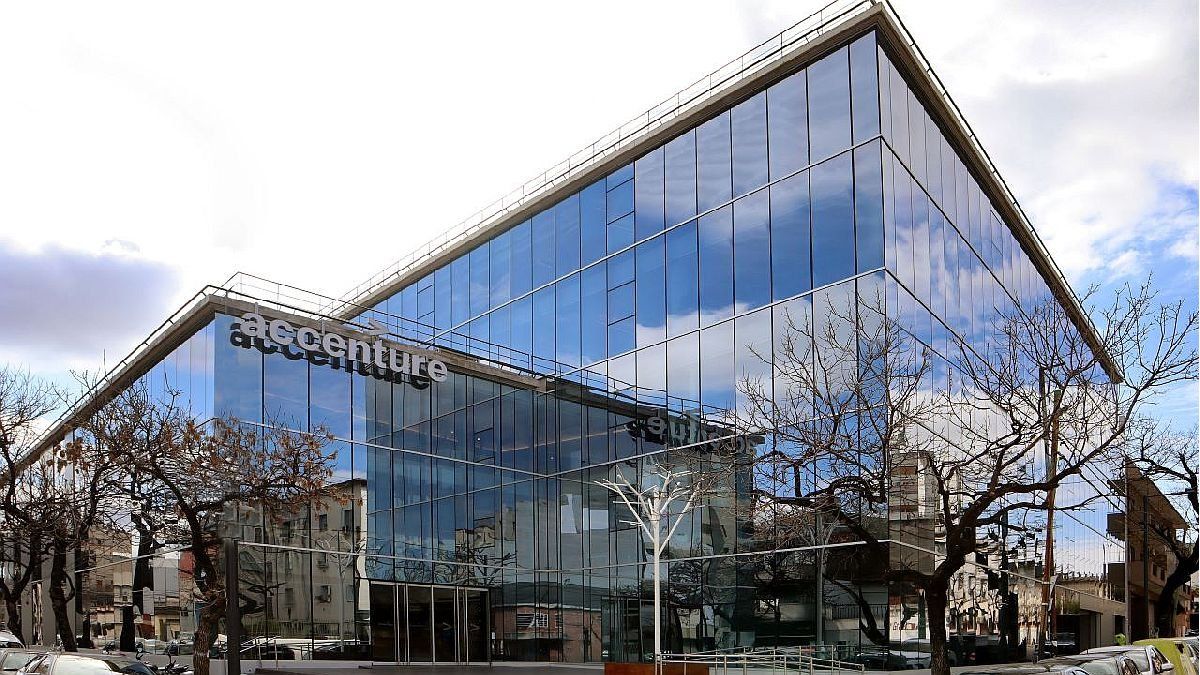 YPF Luz brindará energía 100% renovable a las oficinas de Accenture