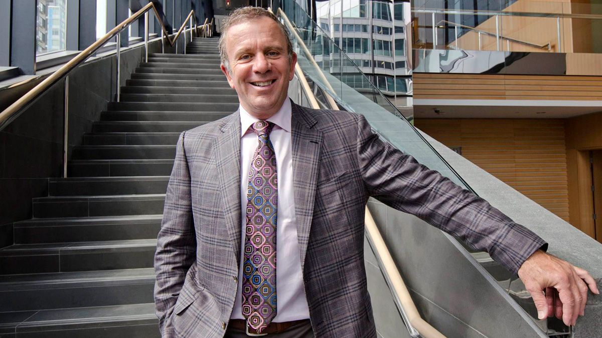 Quién es Peter Gilgan, el multimillonario reconocido por sus ...