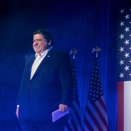 Nació en una de las familias más ricas del mundo y creció entre miles ...