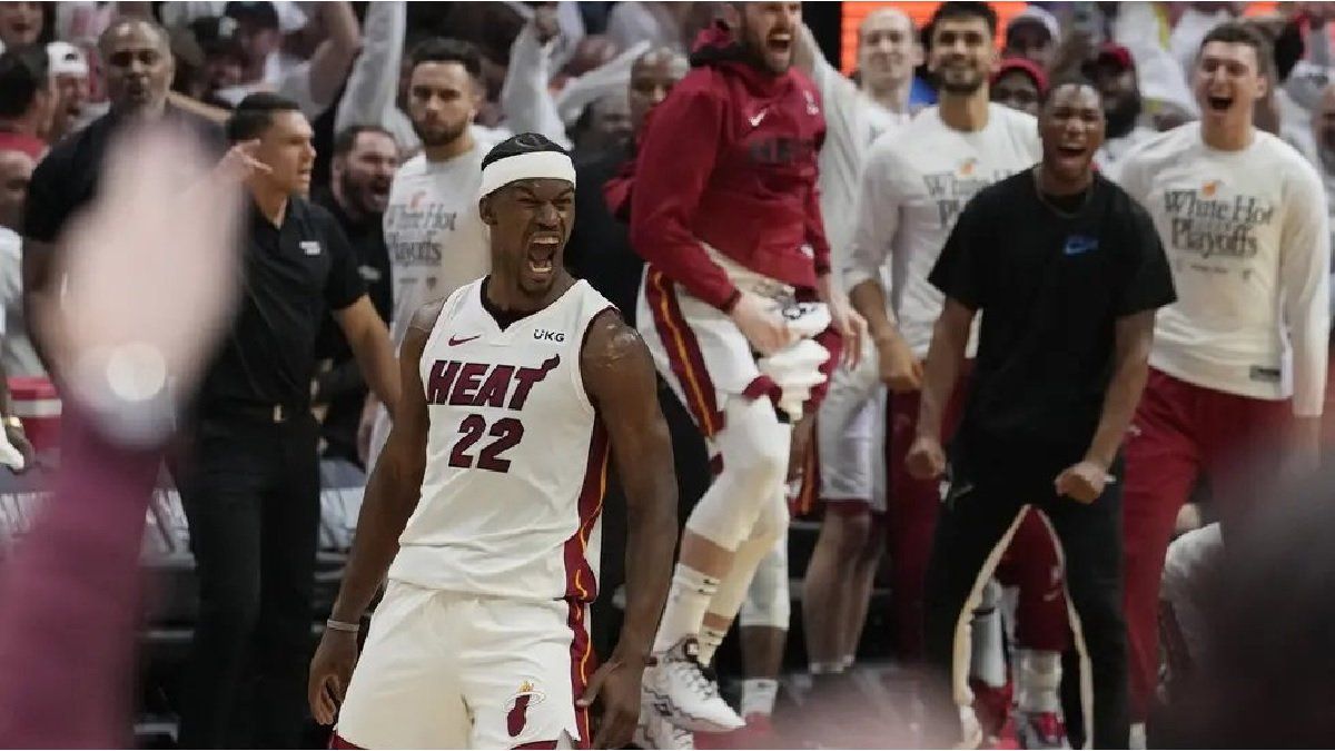 Jimmy Butler explotó con 56 puntos y Miami Heat se puso 3-1 ante los ...