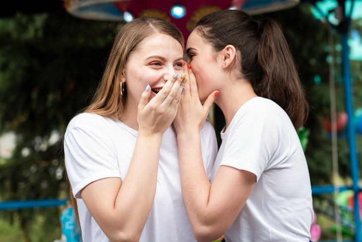 Los chismes son mucho más beneficiosos de lo que parecen, según la ciencia