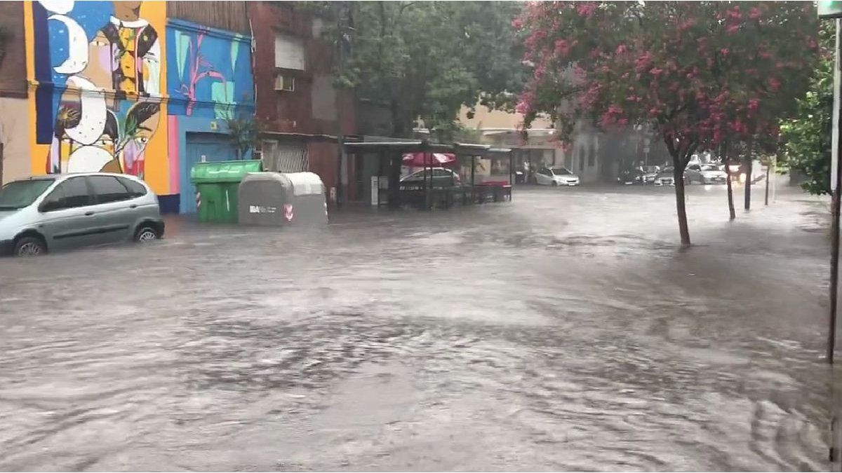 Alerta meteorológico en la Ciudad: diluvio, subte inundado, calles ...