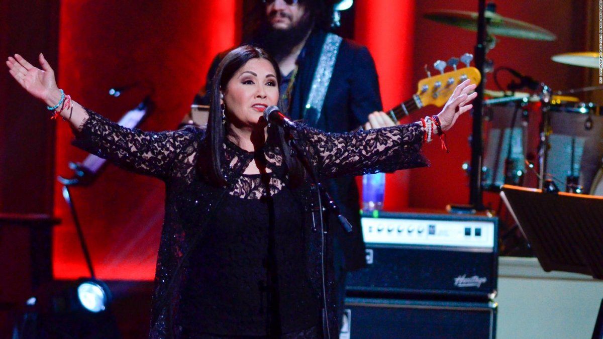 La mexicana Ana Gabriel celebra cinco décadas de carrera y vuelve al ...