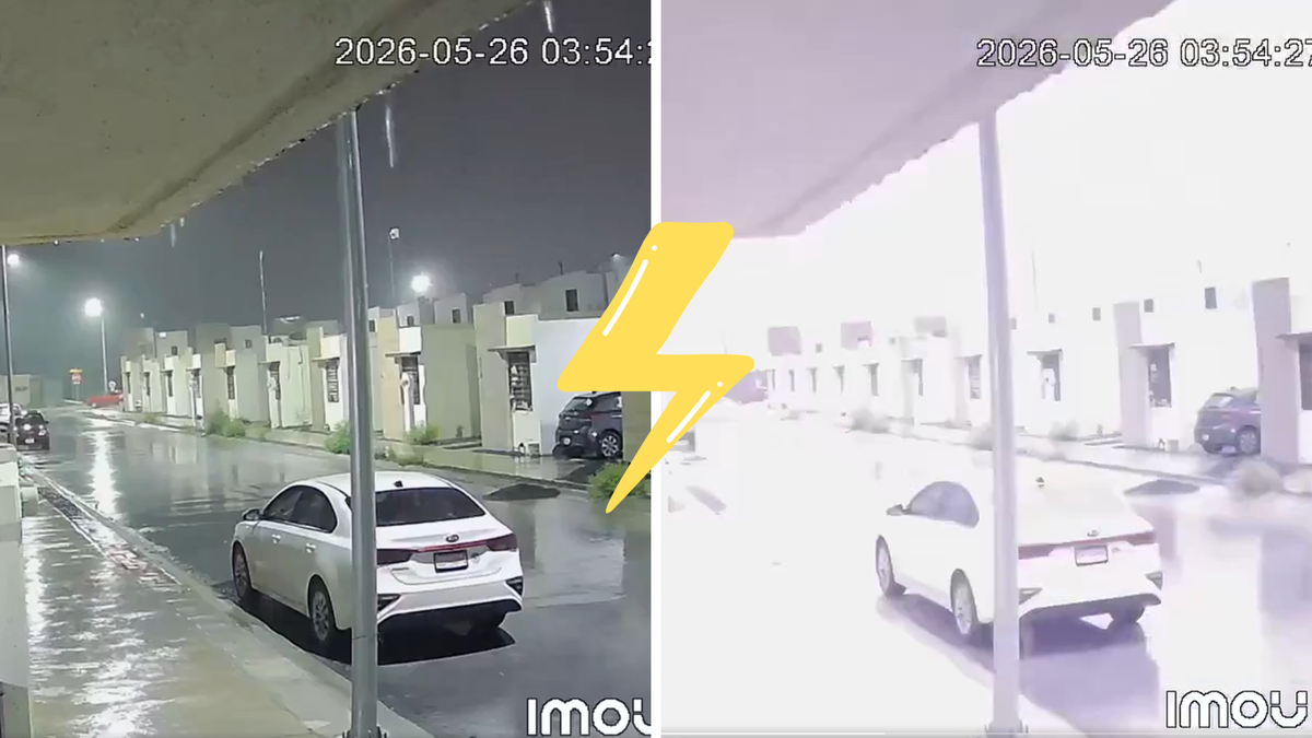 El MOMENTO EXACTO en que un MEGA RAYO cae en Monterrey y despierta a ...