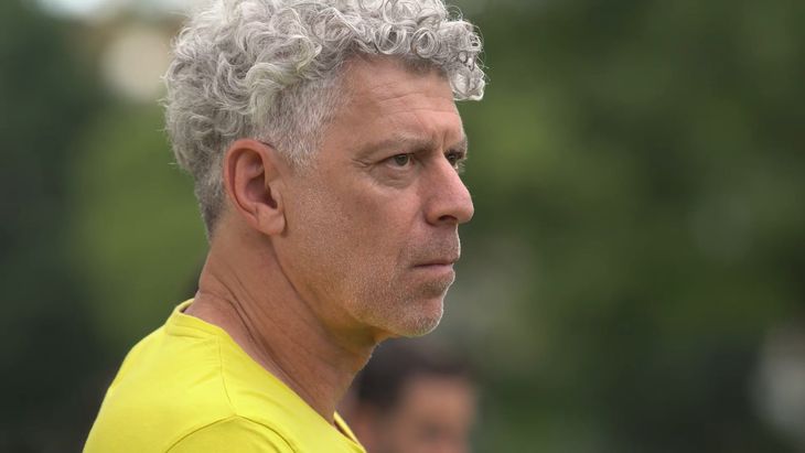 Fue rey de un imperio de centros comerciales, se compró un equipo de ...