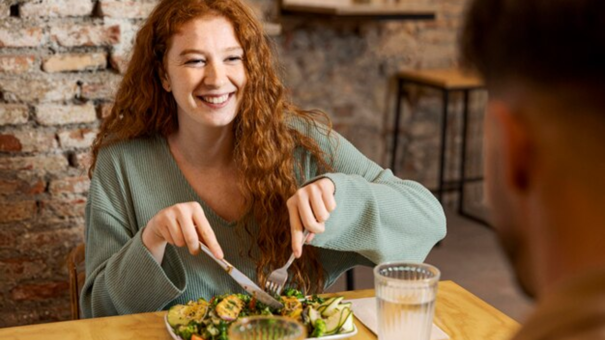 Oxford descubrió los BENEFICIOS de COMER EN COMPAÑÍA de otras personas