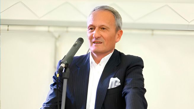 Quién es Lutz Mario Helmig, el cirujano que se convirtió en ...