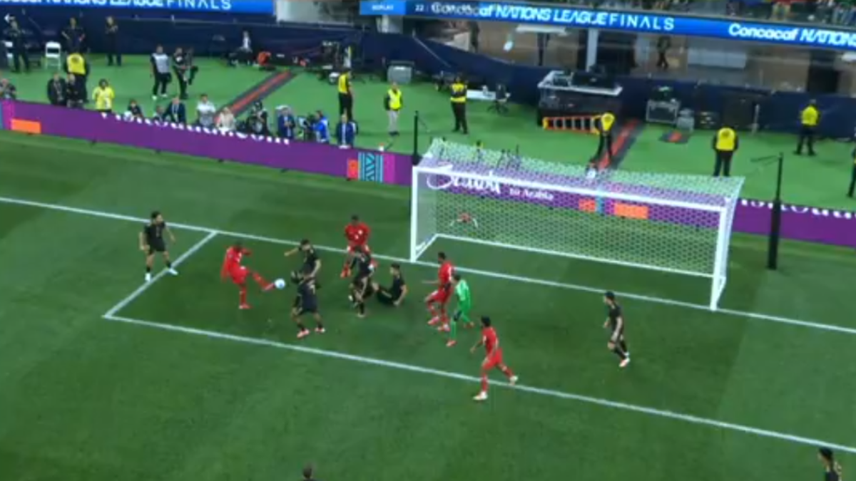 VIDEO: así fue el penal que le pitaron a Panamá en la final contra México