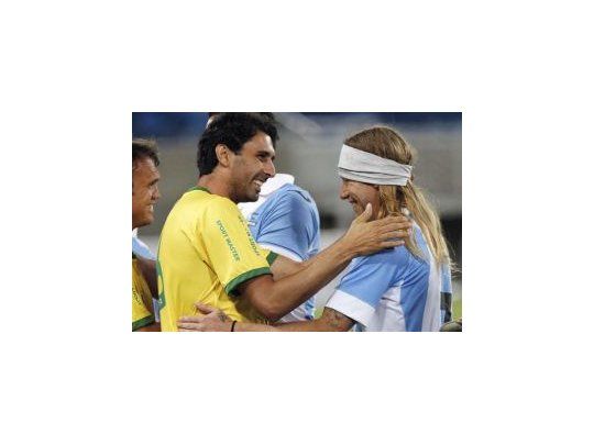 Un papelón del Showbol: Cordone se hizo pasar por Caniggia en Brasil
