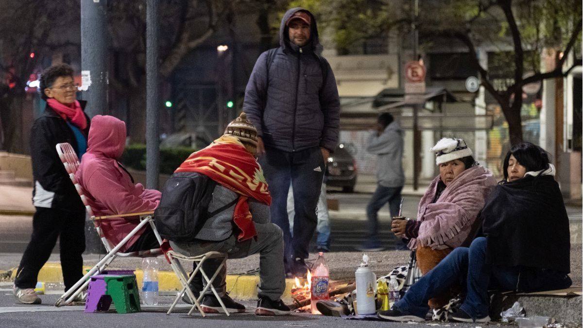 Piquete en la 9 de Julio: sigue el acampe por segunda noche consecutiva