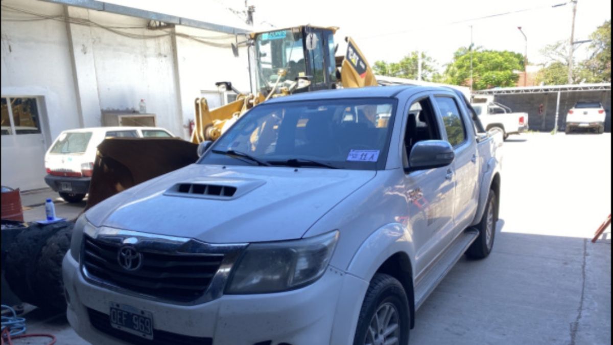 Subasta online: rematan pick ups, motos, tractores y hasta un ómnibus