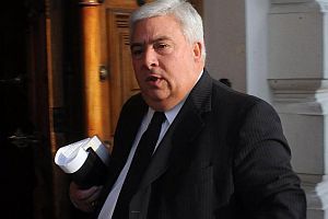 Matzkin: Cerca de 200 hinchas sin entrada arremetieron contra la Infantería