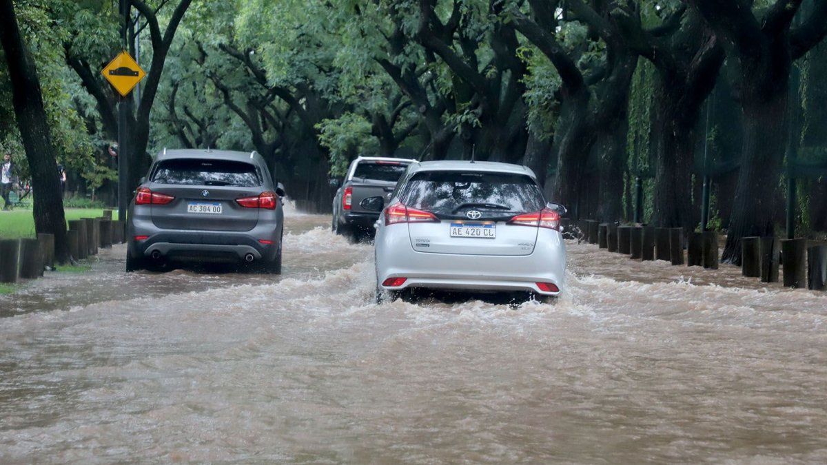 Avanza tormenta supercelda en el país: alerta roja por lluvias, granizo ...