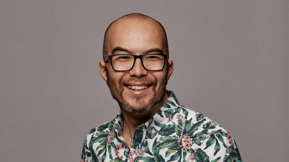 Quién es Cameron Adams, el multimillonario que renunció a Google y ...