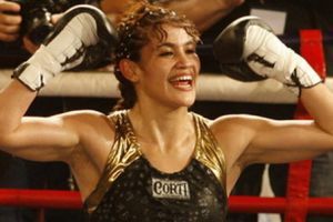 Marcela Acuña retuvo el título supergallo