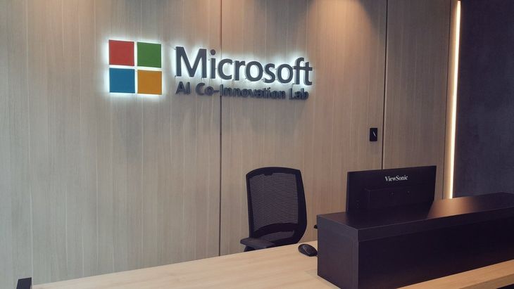Lacalle Pou inauguró el primer laboratorio de IA de Microsoft en ...