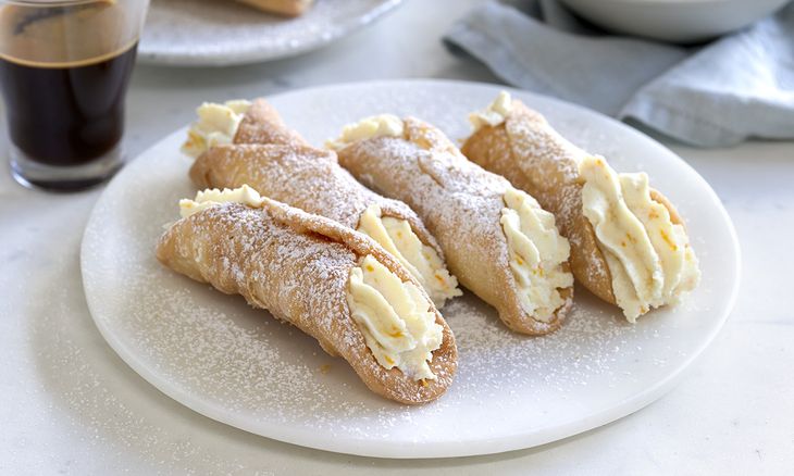 Cómo preparar cannolis: la auténtica receta de la pastelería italiana