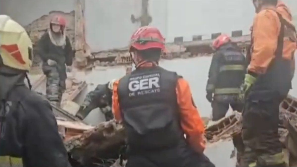 Derrumbe en una obra en Belgrano: lograron rescatar al obrero de 21 años atrapado entre los ...