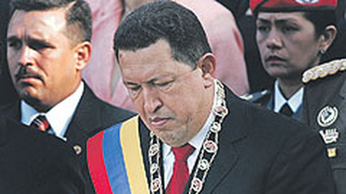 Rechazan la nueva bandera de Chávez