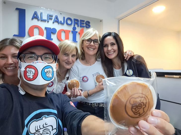 Visitó Argentina, se enamoró del alfajor Jorgito y creó a Isamito, la ...