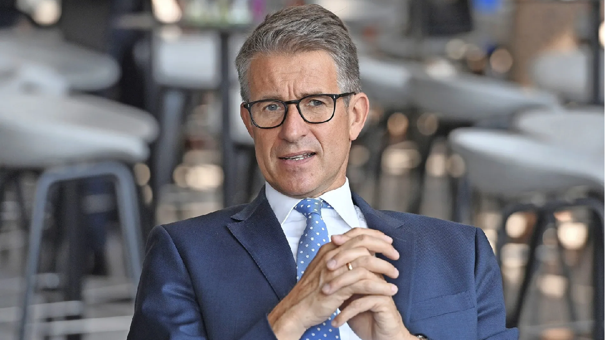 Tiene una de las fortunas más grandes del universo y opina que la vida ...