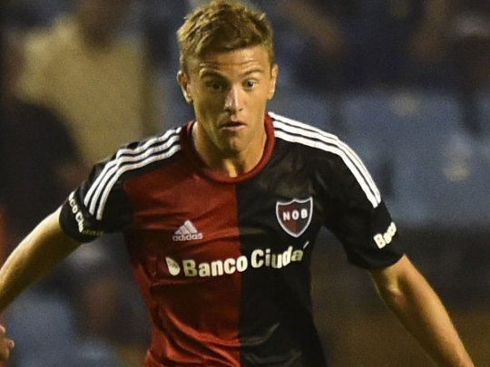 Denis Rodríguez, volante de Newells, chocó con su auto y lesionó a un ...