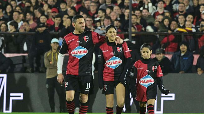 Maxi Rodríguez tuvo su homenaje en una noche llena de emociones y fútbol