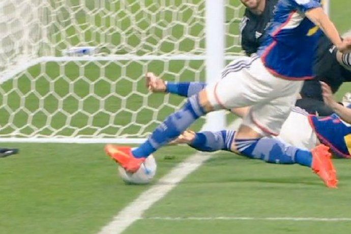 De no creer: afirman que la pelota del gol de Japón no salió por 1,88 milímetros