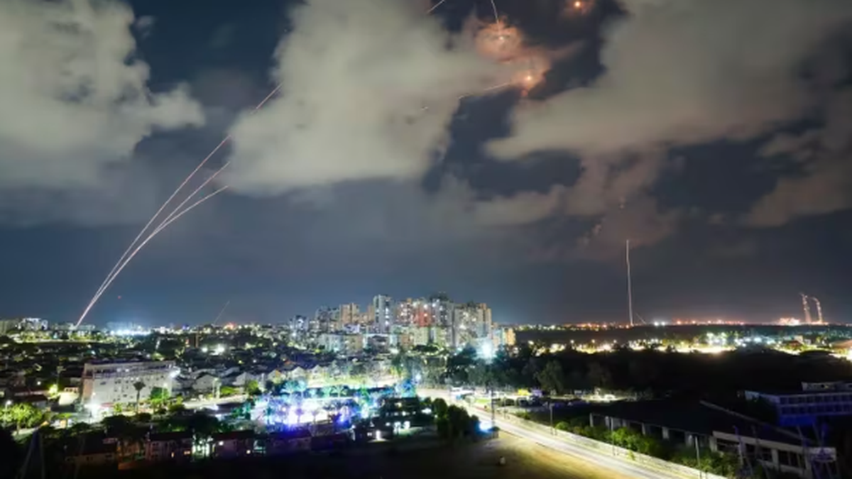 Hamas Atacó Tel Aviv Con Una Ráfaga De Cohetes En Plena Celebración De