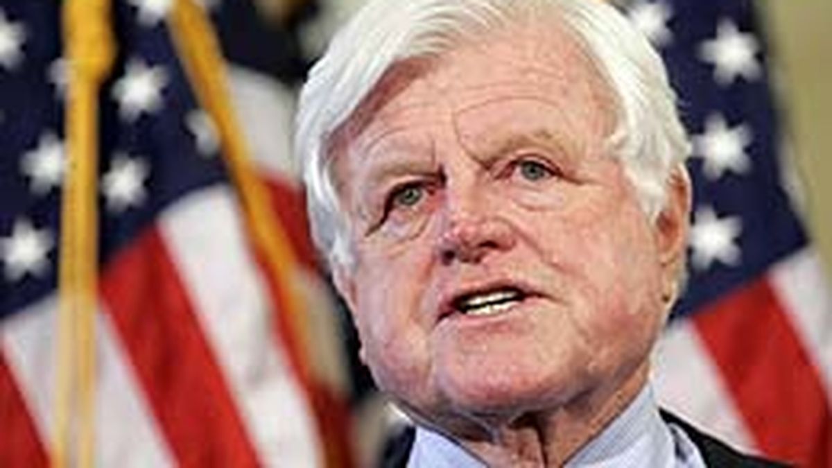 Publican memorias de Edward Kennedy con fuertes detalles