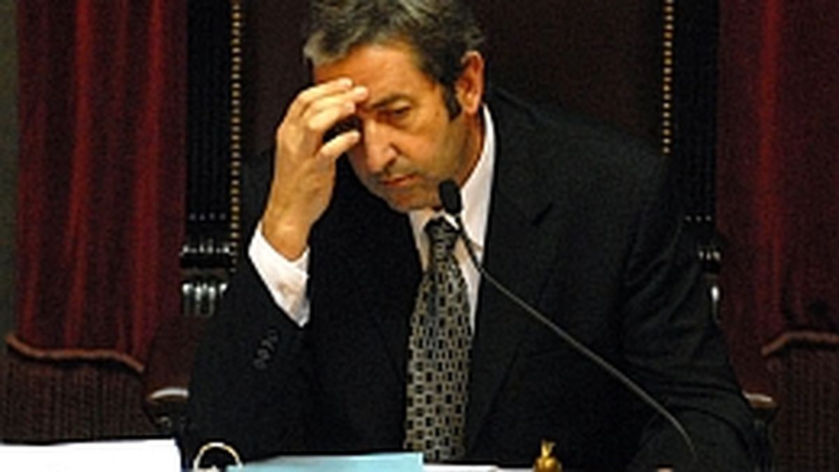 Cobos fue denunciado por avalar la votación por el Impuesto al Cheque