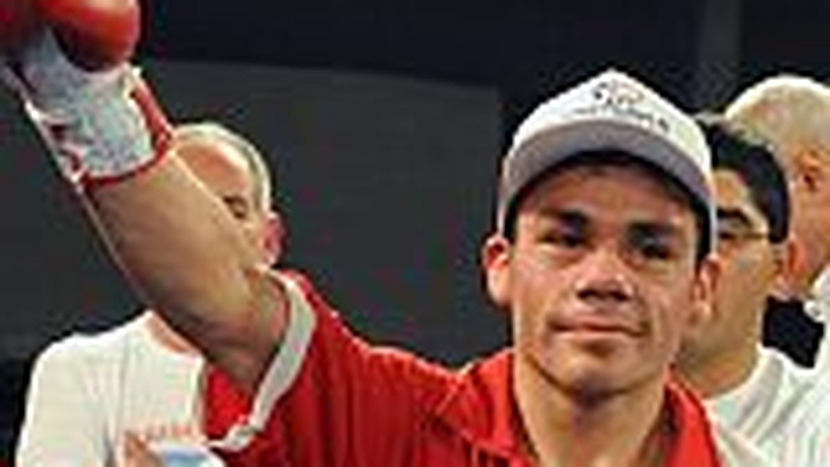 Reveco retuvo el título minimosca de la AMB