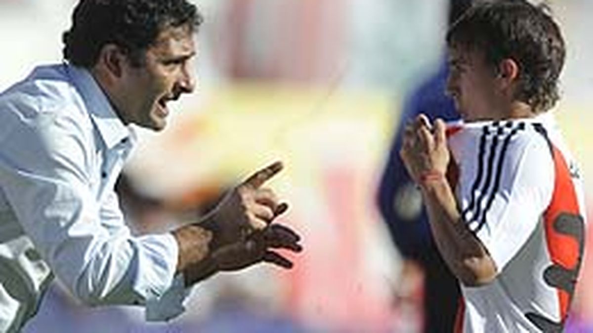 Astrada mete mano en el primer equipo