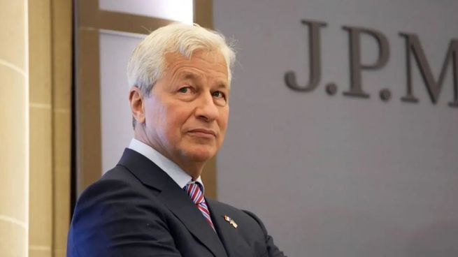 Jamie Dimon, CEO de J.P. Morgan, se reúne este viernes con Luis Caputo