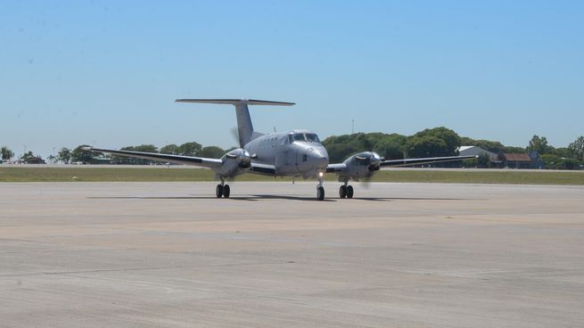 El ministro Jorge Taiana presentó el avión Beechcraft TC-12B Huron, la ...