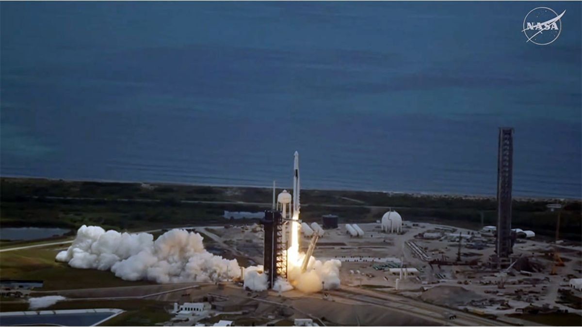 SpaceX lanzó la tripulación de astronautas a la Estacion Espacial ...