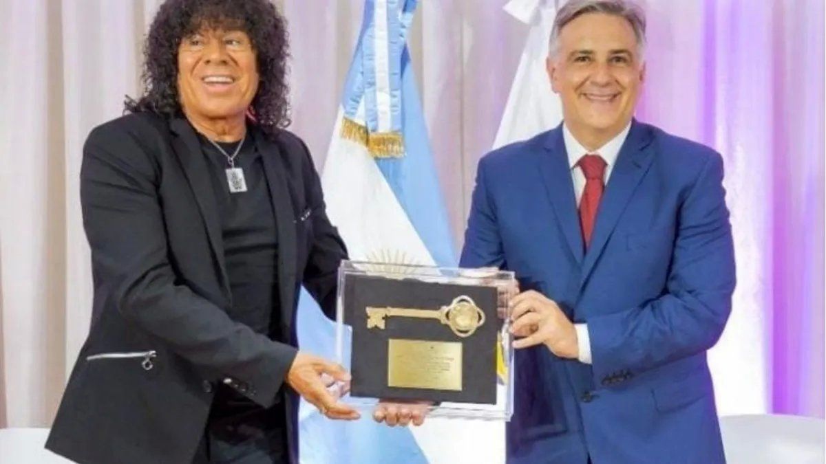 La Mona Jiménez es el primer ciudadano en recibir la Llave de Córdoba