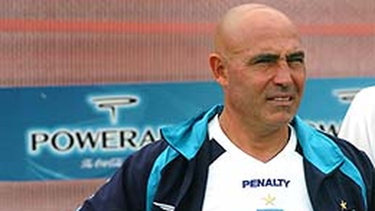 Llop deja de ser el técnico de Racing