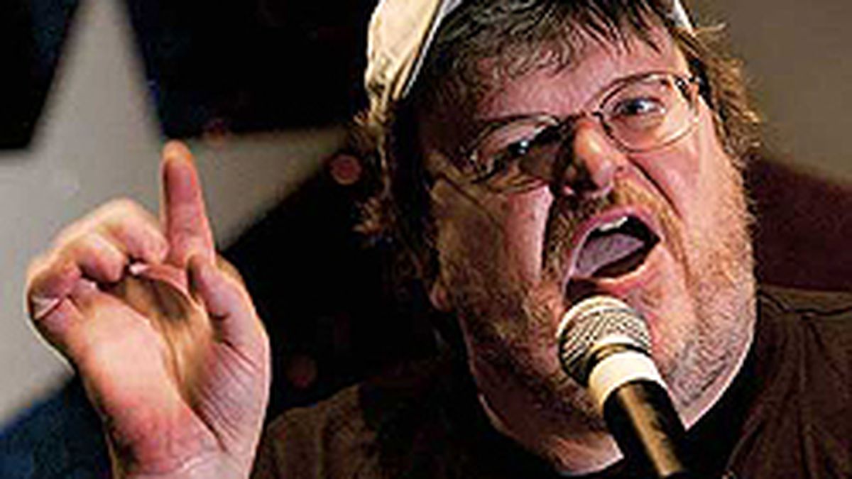 Michael Moore se enfrenta a la CNN por su polémico documental sobre la ...