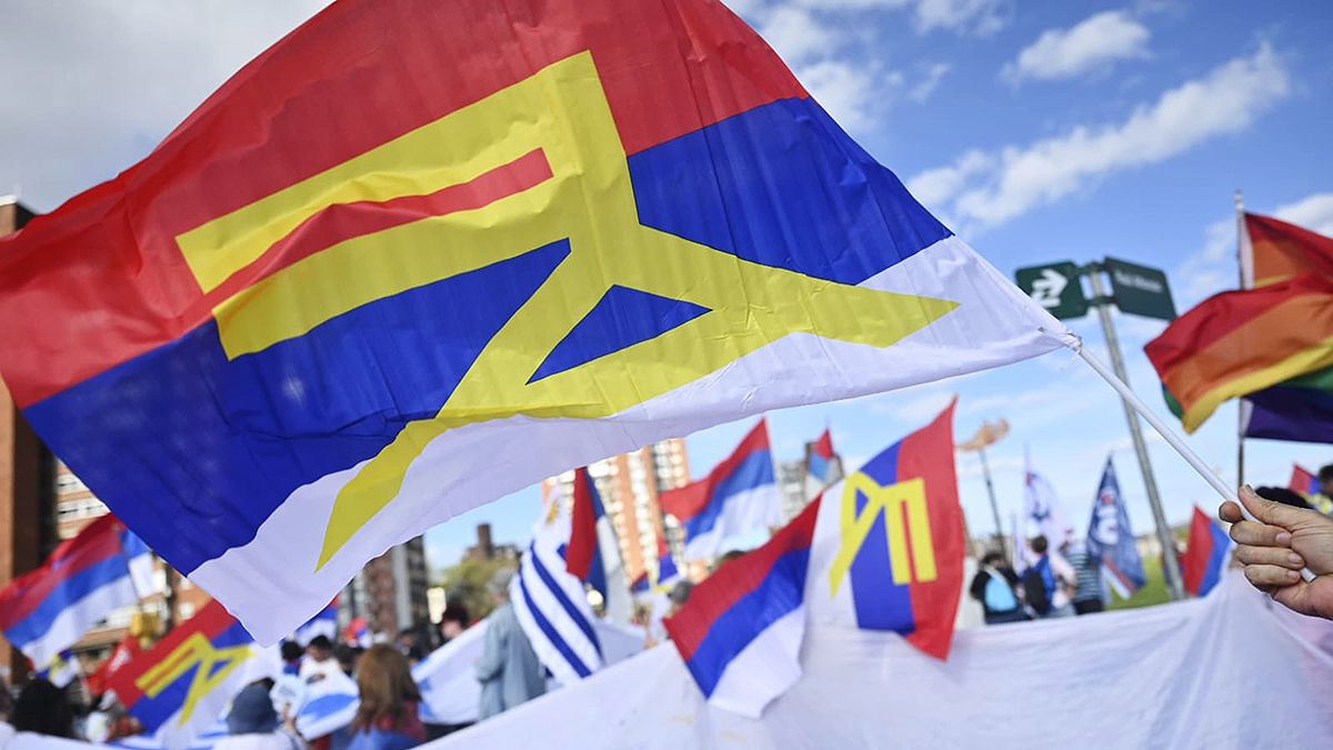 El Frente Amplio aventaja a la coalición por un margen mínimo a 20 días ...