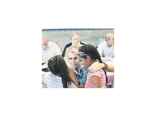 La heredera del imperio Suchard, ahora cartonera