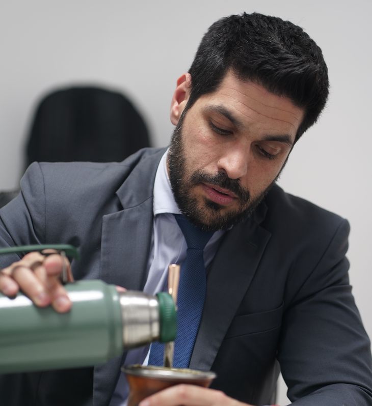 Nadie puede proponer irse del Mercosur, no sería serio ni responsable, afirmó Andrés Ojeda